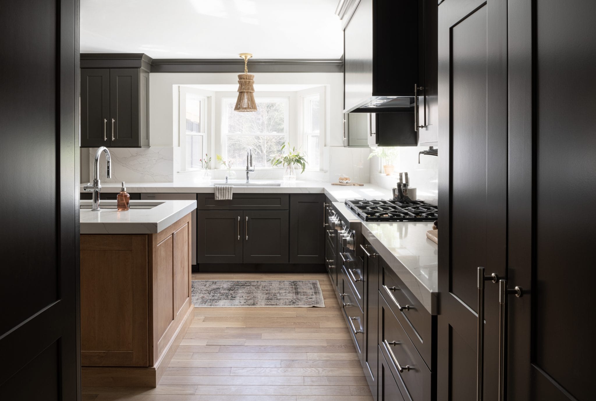 Moody Kitchen Ideas: Embrace the Dark Side with Bold, Dramatic Design ...